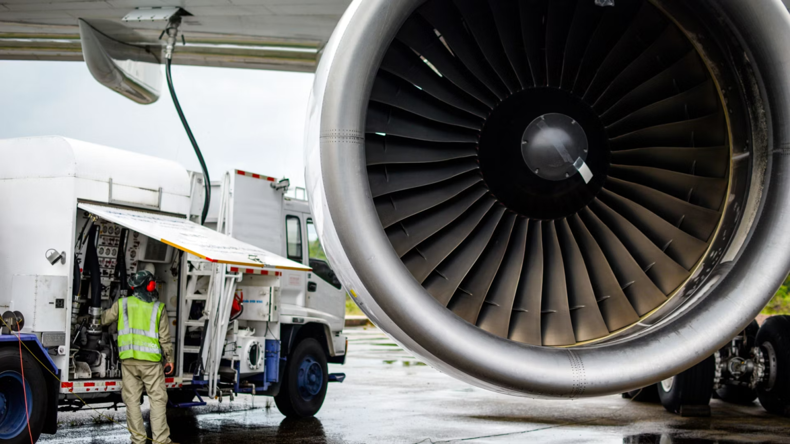 A Guide to Modern Plane Fuel Storage Compartments - TheTalkHome
