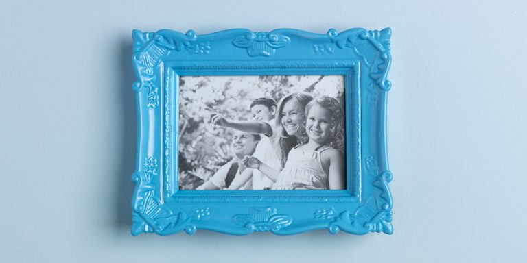 Efficient Techniques for Spray Painting Picture Frames - TheTalkHome